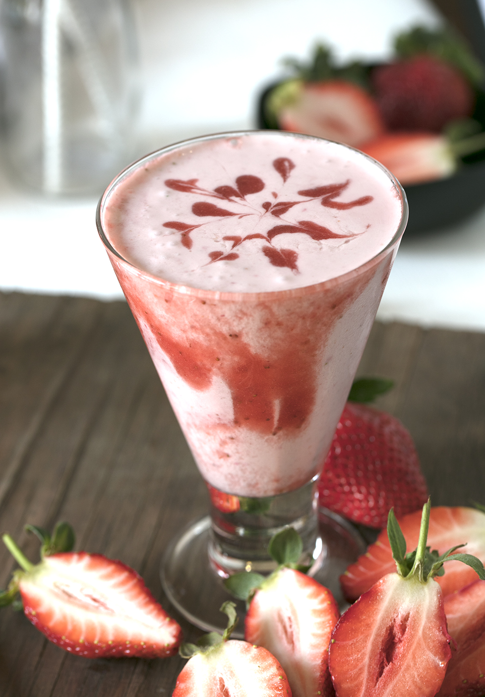 Vegan Strawberry Milkshake - aninas recipes