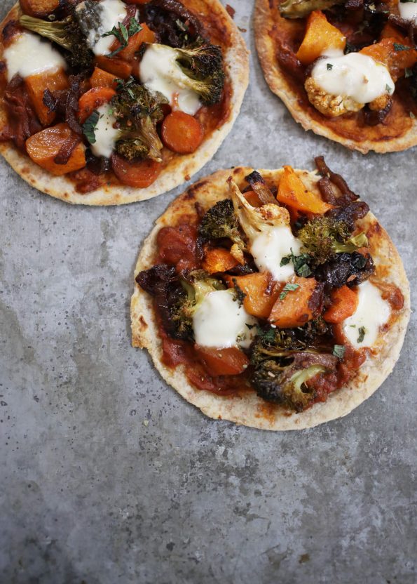 Easy Veggie Mini Pizzas - aninas recipes